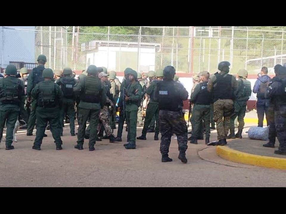 Cárcel de Tocorón en imágenes, estas son las armas que encontraron ...